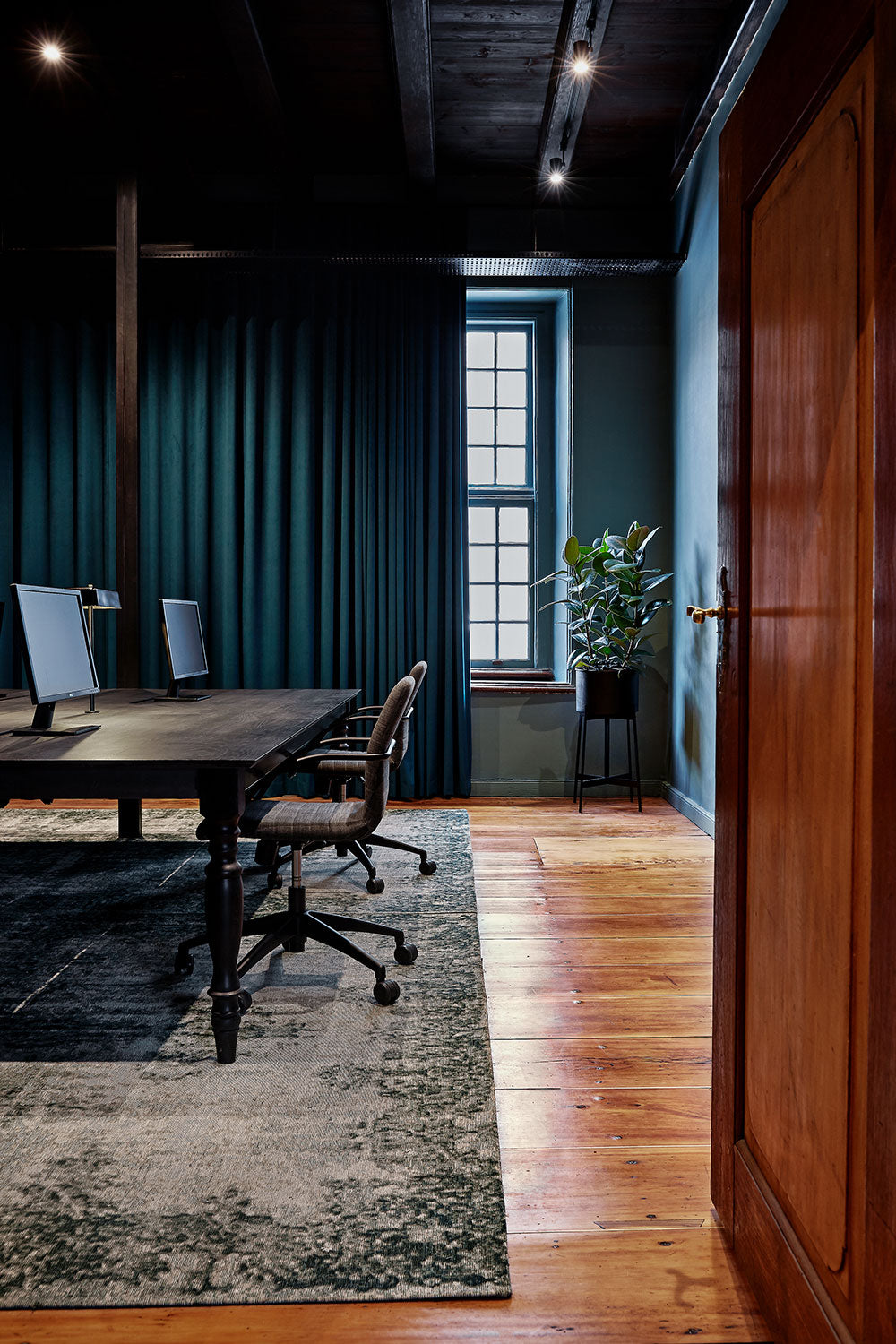 Rain – Bone Studio